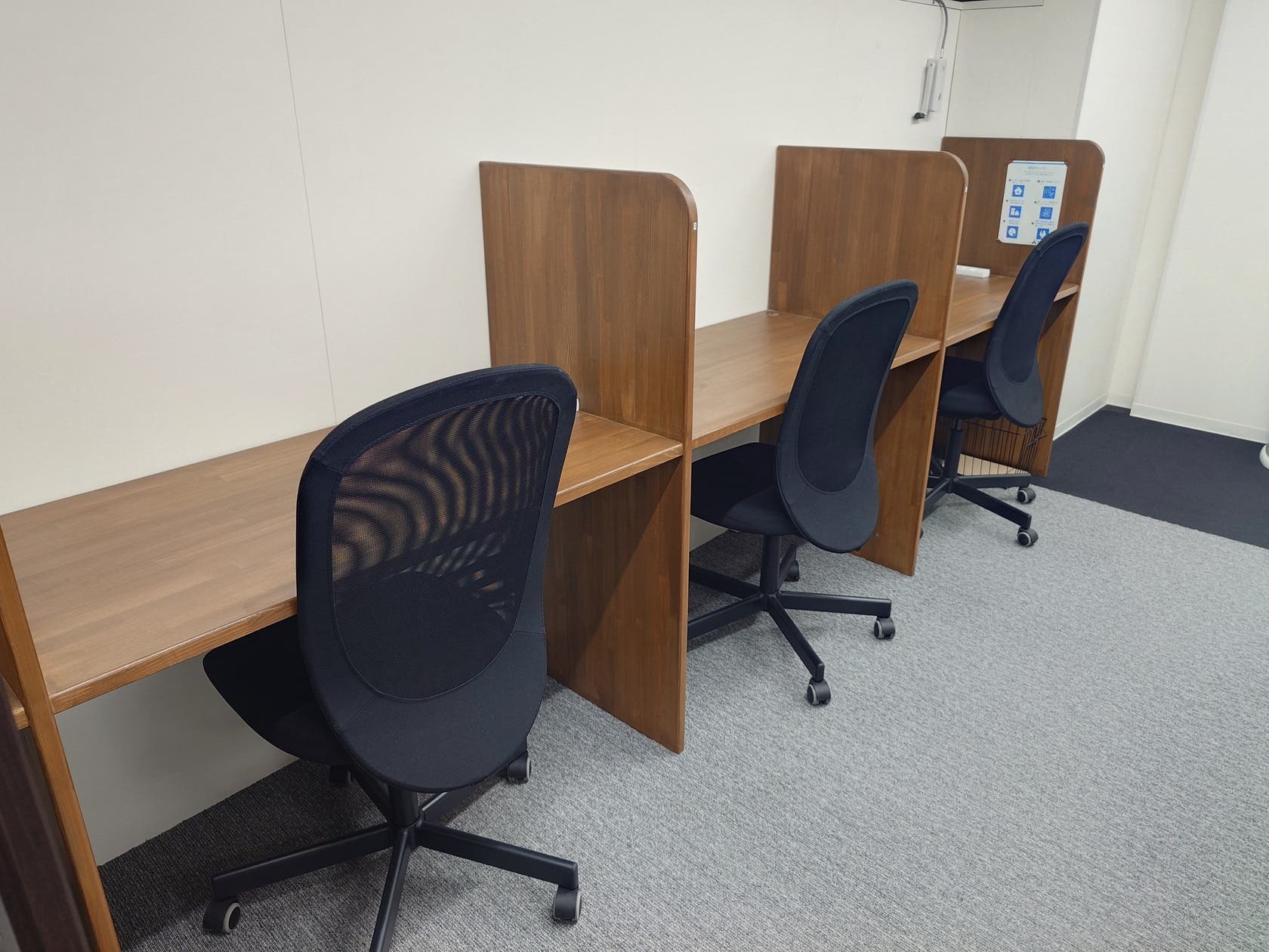 【プライベートデスク】JR奈良駅から徒歩4分の高速Wi-Fi完備の１DAY1人専用で集中作業ができるスペースです。の写真1