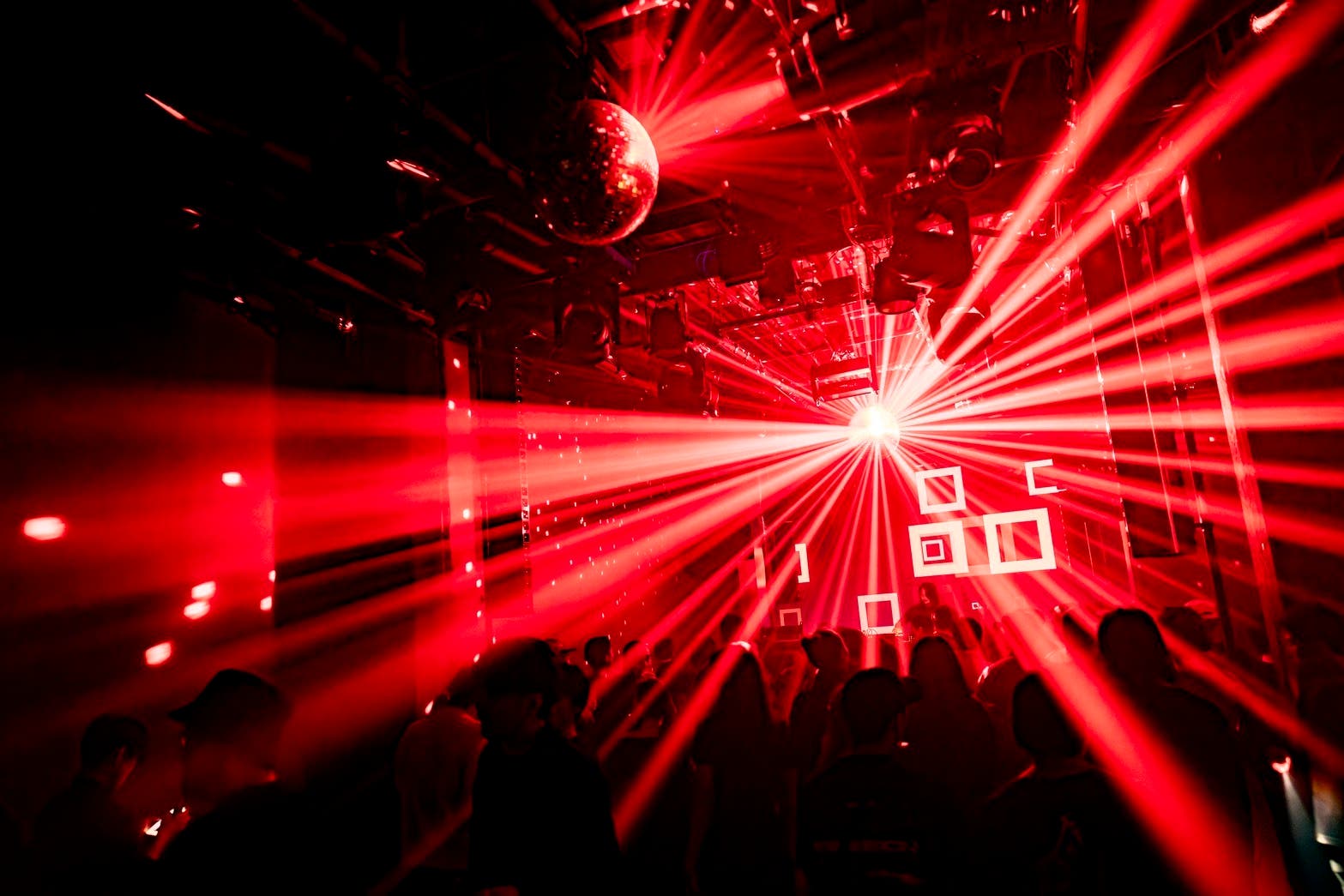 設備充実な路面店の写真1