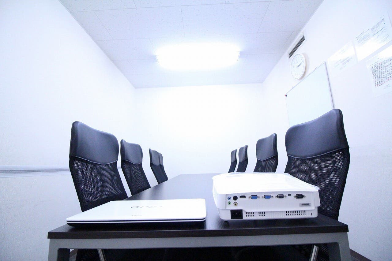 【東京駅・日本橋駅2分】完全個室！PC・プロジェクター・プリンター・コピー機・WiFi全て無料！ふれあい貸し会議室 八重洲No1の写真1