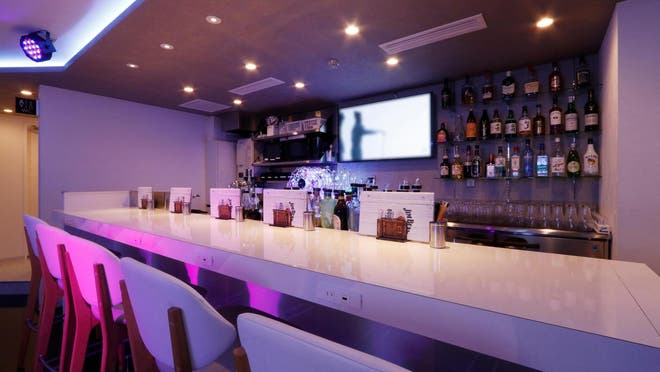 新宿貸切|ダーツ4台・DJブース完備|打ち上げ・二次会|最大70名の写真1