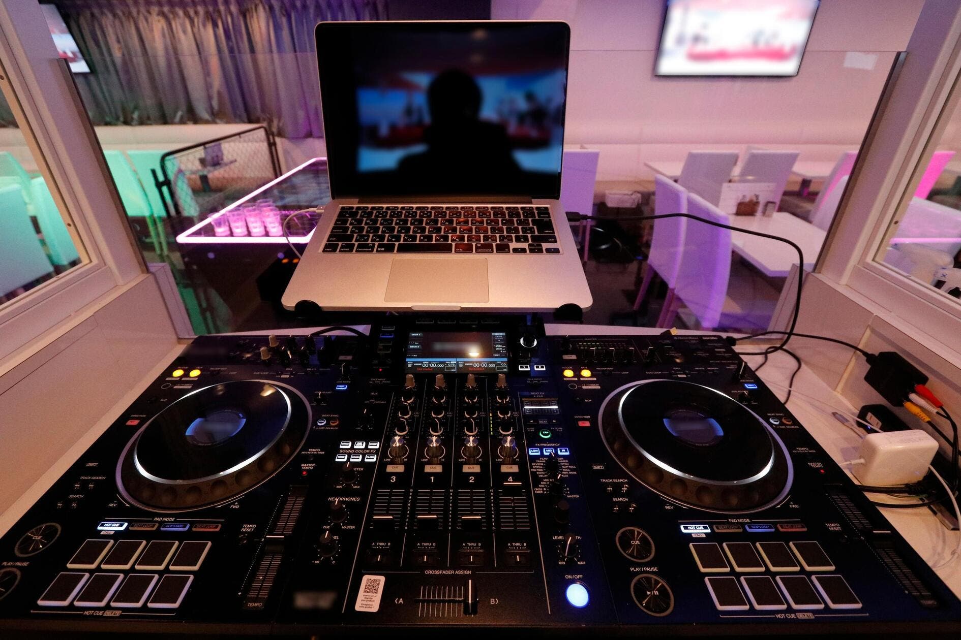 新宿貸切｜ダーツ4台・DJブース完備｜打ち上げ・二次会｜最大70名の写真4