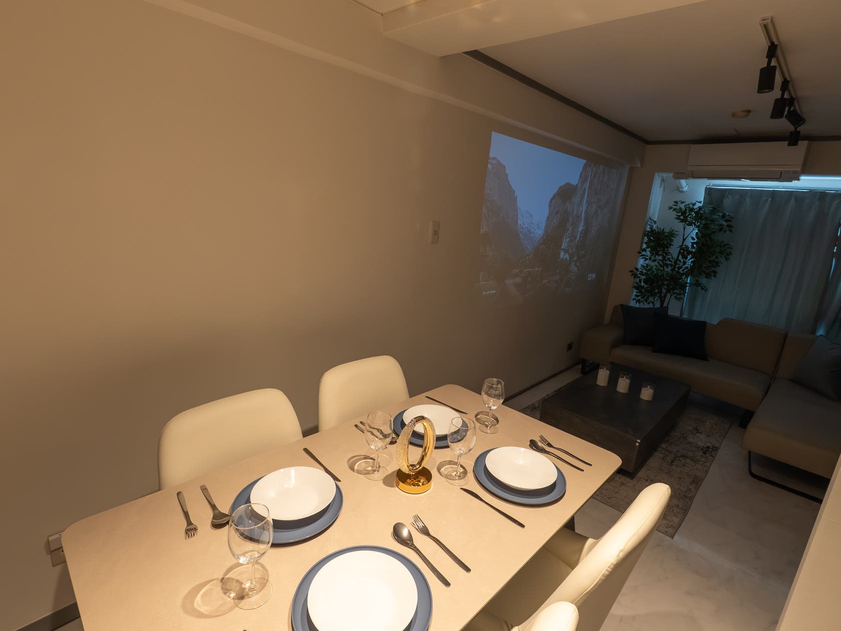 【新大久保駅 徒歩5分】女子会・推し活◎デート・誕生日会✨飲み会・歓送迎会🌟大画面プロジェクター・映画鑑賞🎥コスプレ撮影📷の写真26