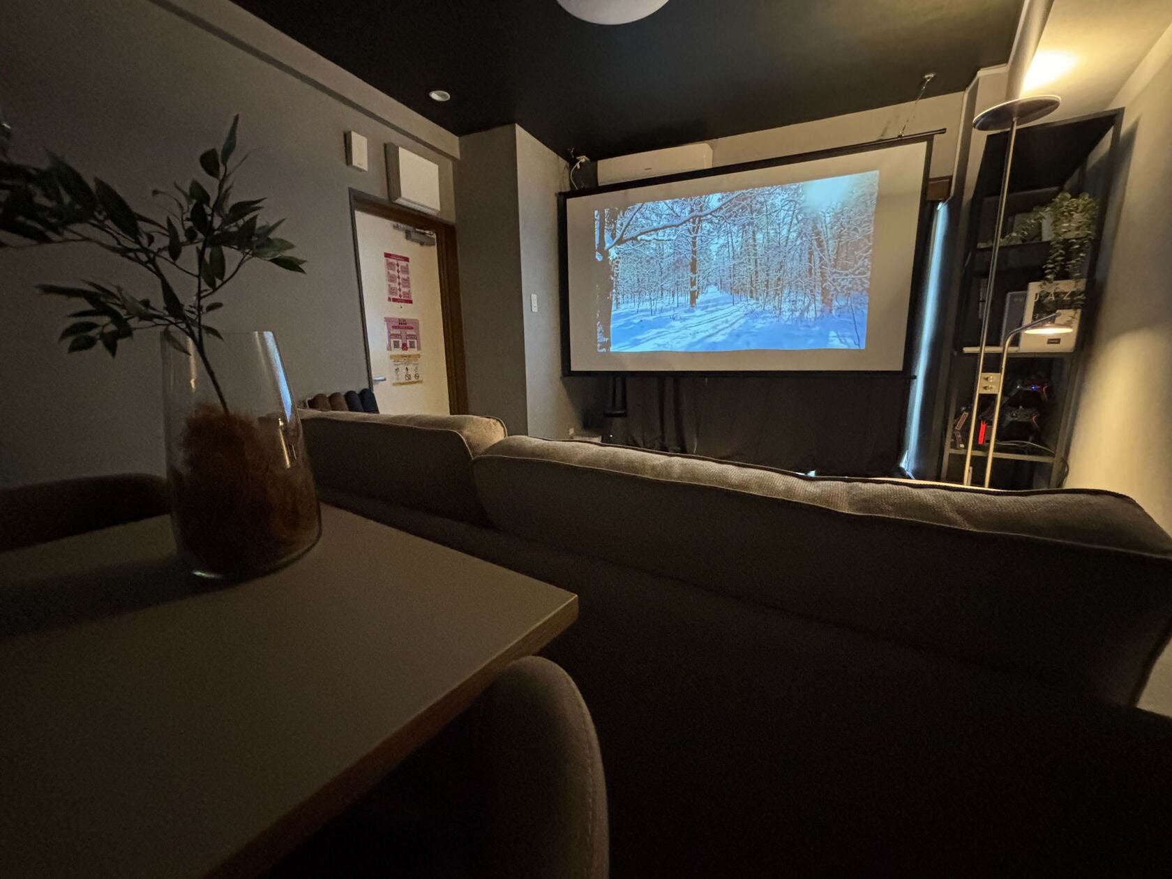 スペモ🏠駅徒歩2分🚶歓送迎会🎊おうちカラオケ🎤パーティー🥂プロジェクター🎥映画鑑賞🎬859_LIVING新宿の写真5