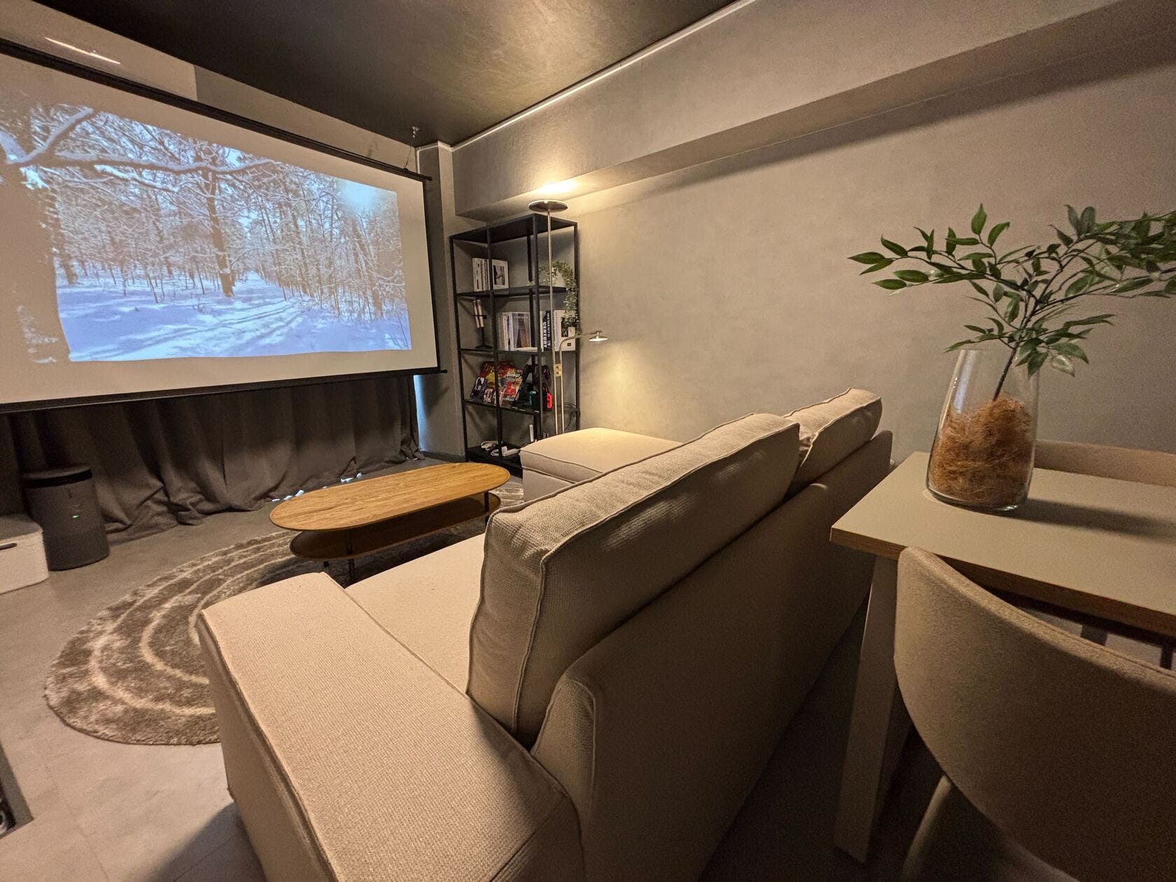 スペモ🏠駅徒歩2分🚶歓送迎会🎊おうちカラオケ🎤パーティー🥂プロジェクター🎥映画鑑賞🎬859_LIVING新宿の写真1