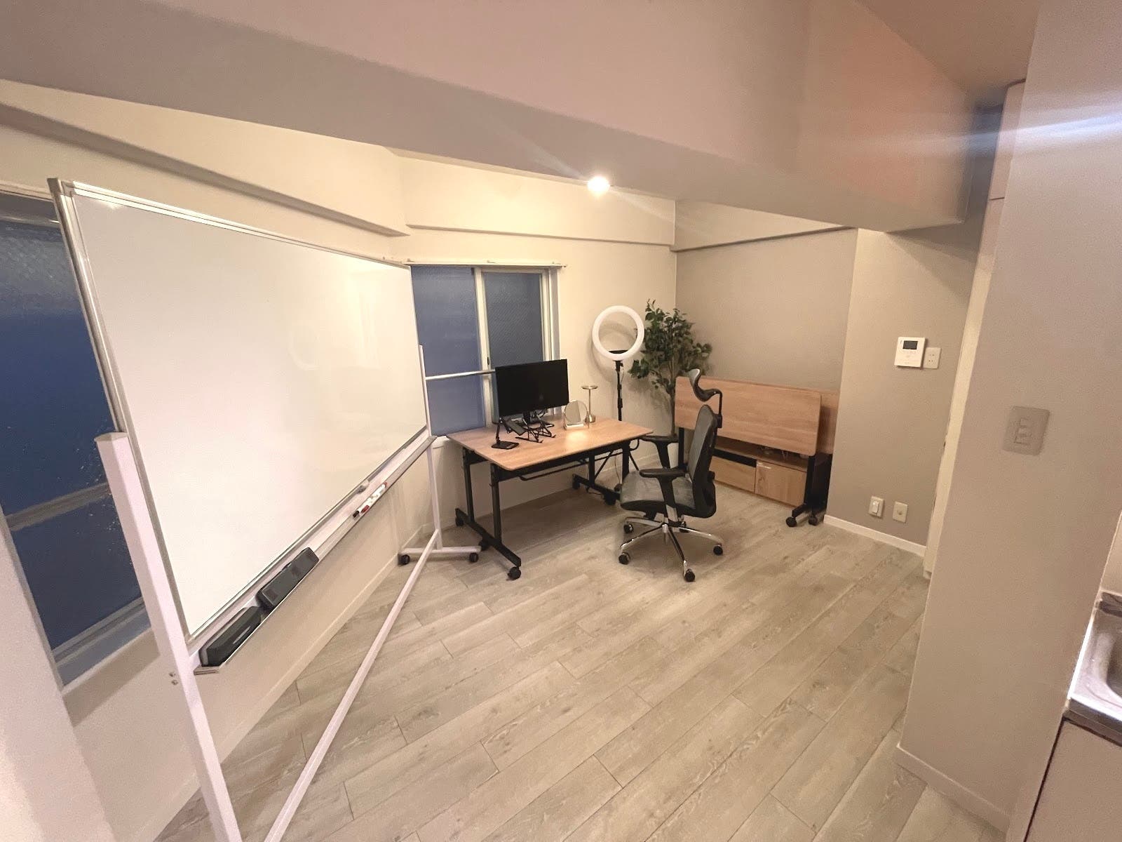 ＜ミニマルオフィス大曽根＞4名収容完全個室✨光回線Wi-Fi📶ホワイトボード📝会議/商談/テレワーク/作業の写真5