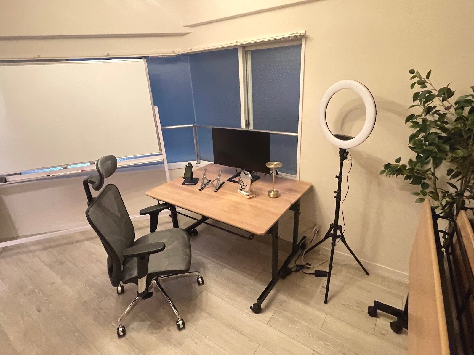 ＜ミニマルオフィス大曽根＞4名収容完全個室✨光回線Wi-Fi📶ホワイトボード📝会議/商談/テレワーク/作業の写真1