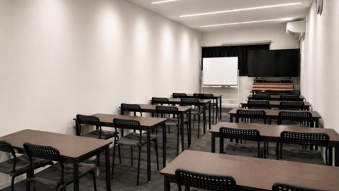 【三ノ宮駅から近い!設備全て無料!】会議・セミナー・研修・商談・最大30名+Wi-Fi・65インチTVモニター完備の写真1