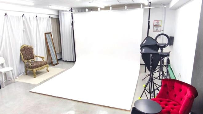 ストロボ等使用無料! カメラ一つで撮影が出来る本格フォトスタジオ!白ホリ背景紙・10パターンの無料背景布無料提供!路面店!の写真3