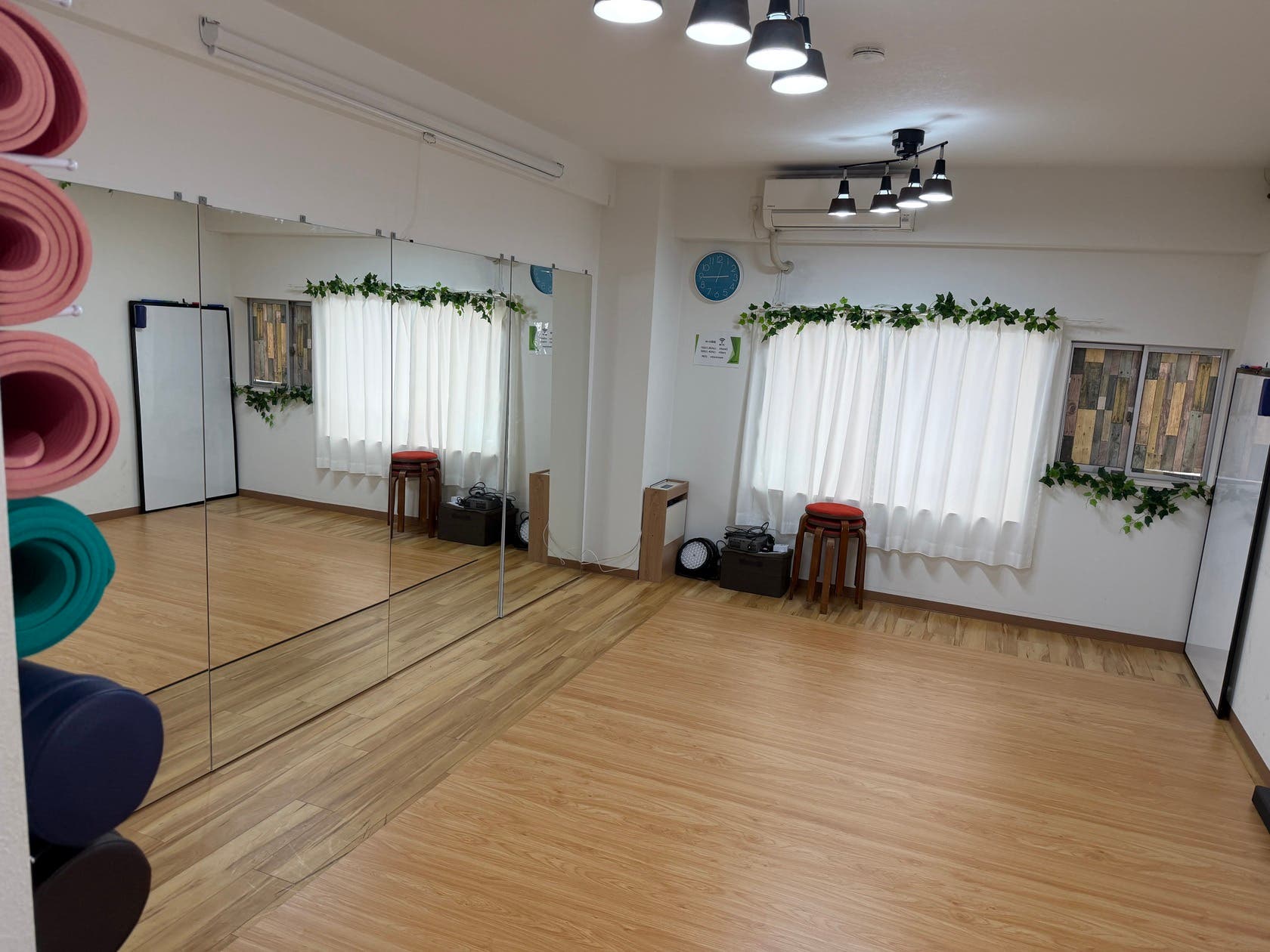 《梅田ダンススタジオ402》駅1分/飲食OK/設備無料/更衣室/光Wi-Fi/リングライトの写真1