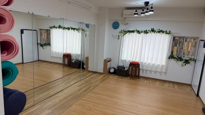 《梅田ダンススタジオ402》駅1分/飲食OK/設備無料/更衣室/光Wi-Fi/リングライトの写真1