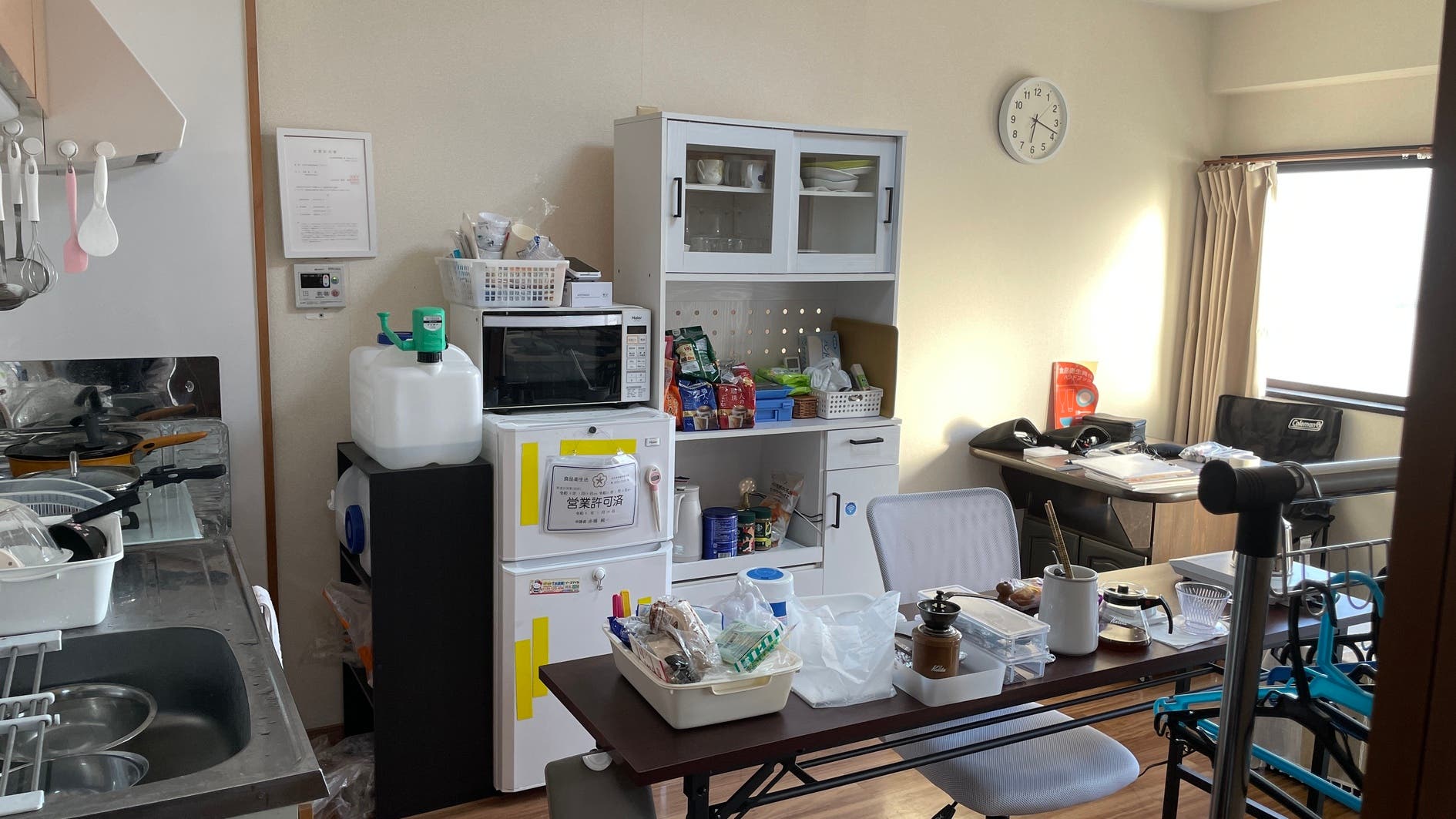 JR小倉駅徒歩6分｜小倉の工場夜景を独り占め。クリエイターのための夜の隠れ家「喫茶あかほり」の写真3