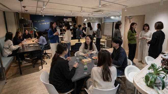 【西新宿五丁目駅 徒歩5分】BIZ交流会/セミナー◎バーカウンター/キッチン付き35名イベントスペース(カフェテリア)の写真3