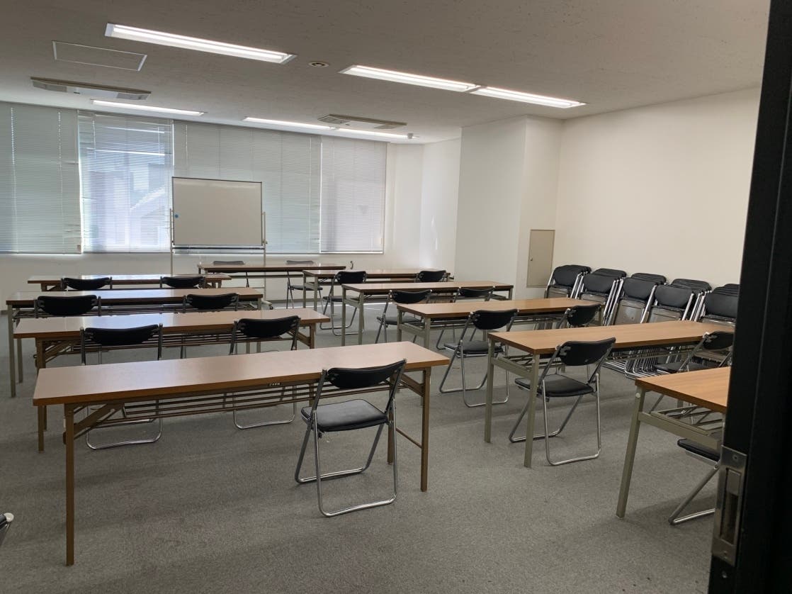 【小会議室(最大33人収容可)】オフィスビル内の貸会議室　打合せ/セミナー等　※鹿児島市天文館エリア 市電駅徒歩1分の写真1