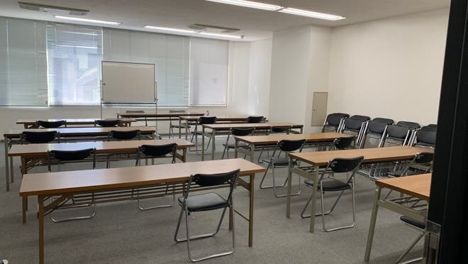【小会議室(最大33人収容可)】オフィスビル内の貸会議室 打合せ/セミナー等 ※鹿児島市天文館エリア 市電駅徒歩1分の写真1