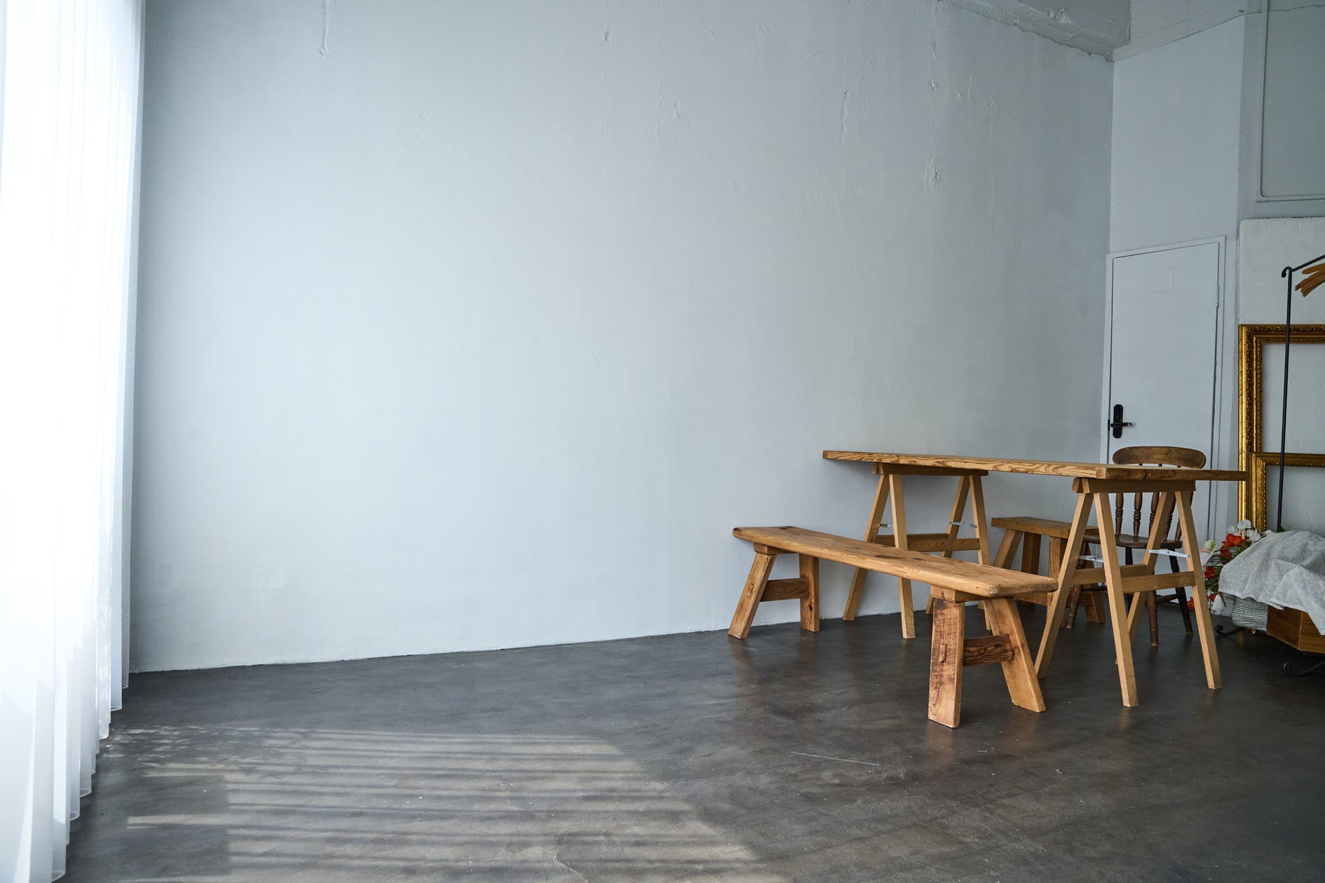 優しい自然光と白壁で撮影できるフォトスタジオの写真3