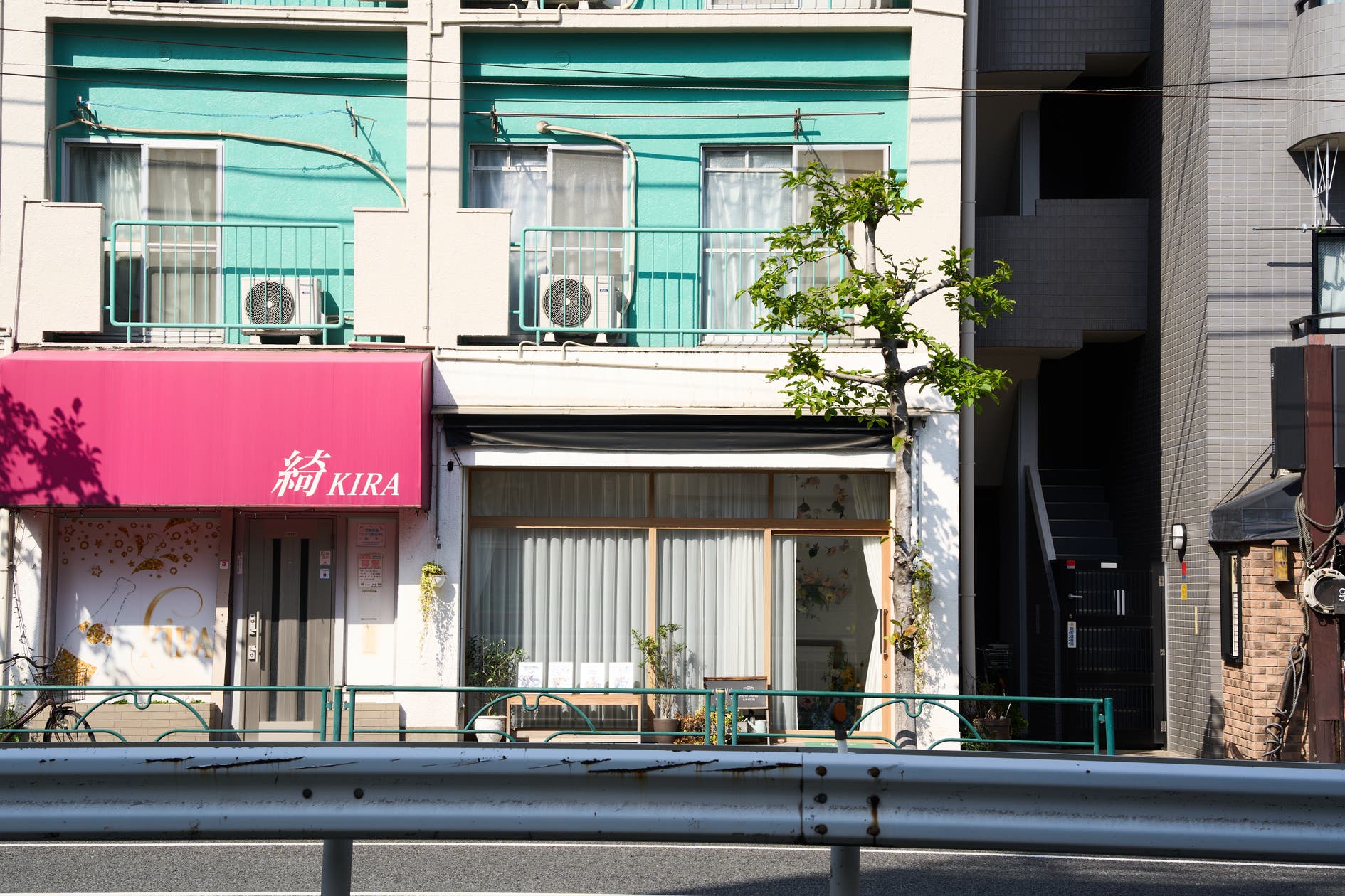 優しい自然光と白壁で撮影できるフォトスタジオの写真15