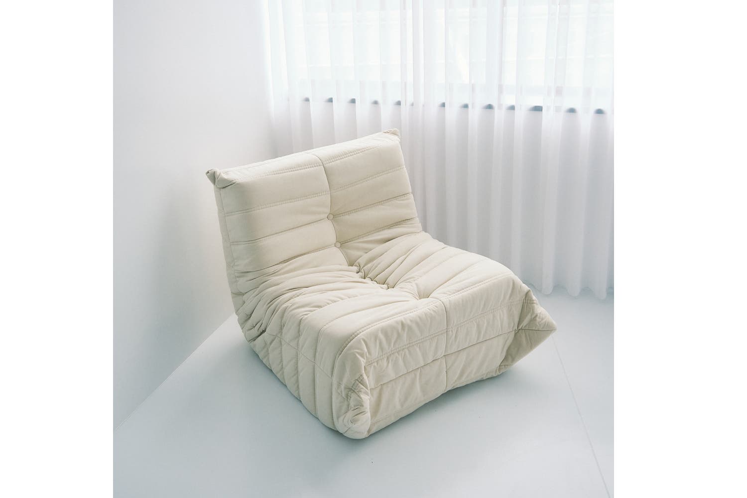 【オープン記念】水道橋駅徒歩1分/自然光撮影/スタジオフォト/白壁×白床/作品撮り/エレベーター付き/メイクルームの写真4