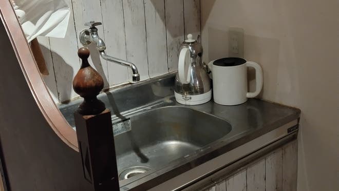 神保町・御茶ノ水 徒歩圏|静かに整う、隠れ家レンタルサロン(2ベッド)テーブルセット、畳、姿見、ホワイトボード、クラビノーバ完備の写真3