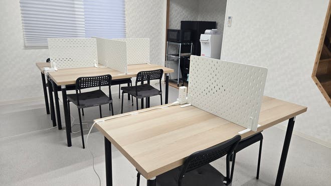 藤枝市岡部地区初!飲食持ち込み可!!イートインOKワークスペース Wi-Fi・コンセント・充電設備ありの写真1