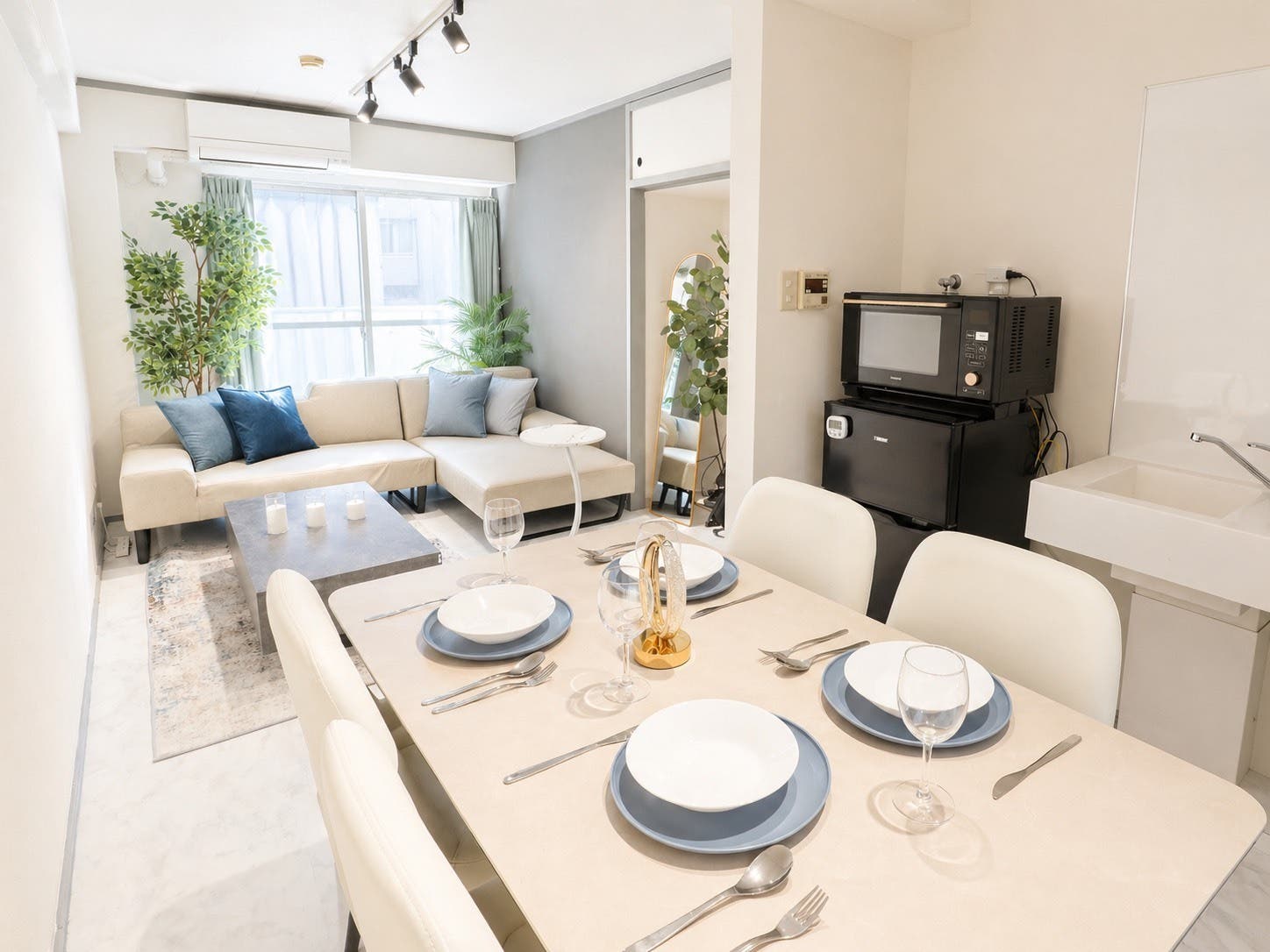 【新大久保駅 徒歩5分】女子会・推し活◎デート・誕生日会✨飲み会・歓送迎会🌟大画面プロジェクター・映画鑑賞🎥コスプレ撮影📷の写真1