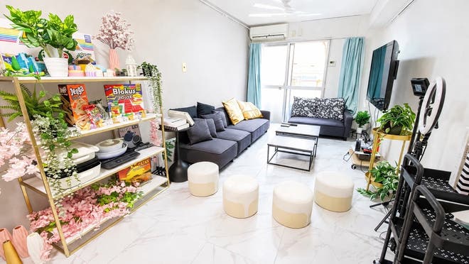 池袋駅徒歩5分🚶♂️大画面TVで推し活・鑑賞会🎬本人不在の誕生日会🎂ボドゲ✨女子会・歓送迎会🌟YouTube撮影📸の写真1