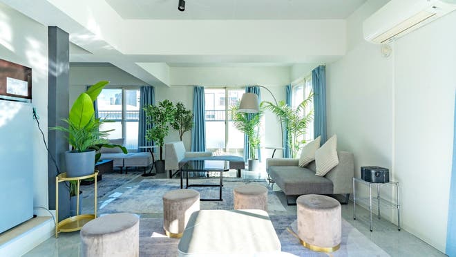 【池袋駅 徒歩5分】自然光×白背景|リール撮影・YouTube撮影🎥ロケ・スタジオ撮影📸ポートレート、商品撮影🍃コスプレ◎の写真1