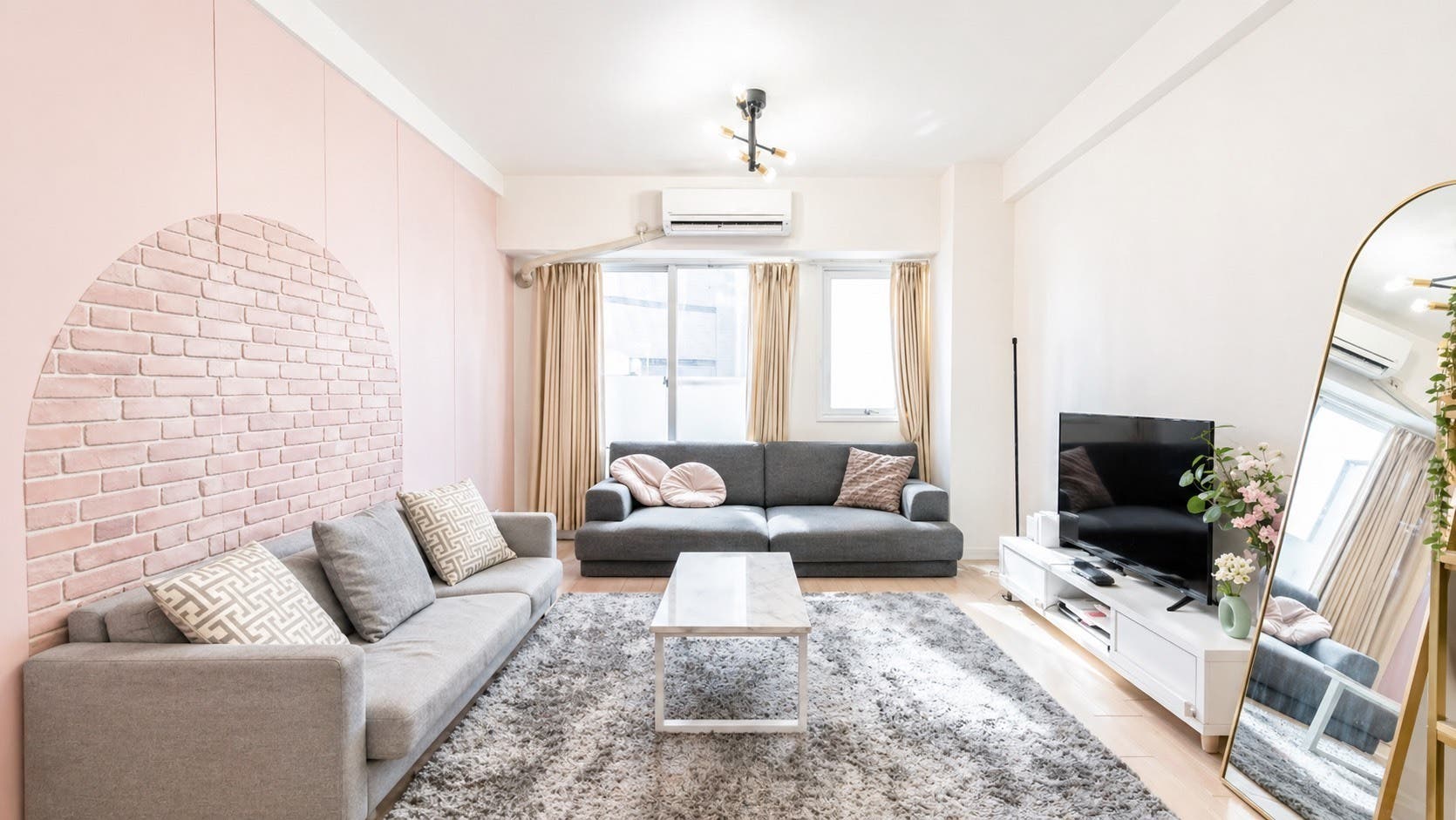 渋谷駅徒歩5分🚶‍♂️白×ピンクのガーリー空間🎀女子会・推し活✨最大15名🍃歓送迎会★コスプレ・YouTube撮影📸の写真1