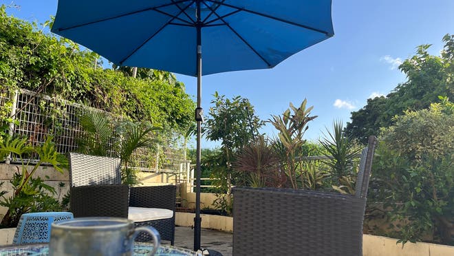 光と余白、青の気配がある静かな空間。の写真3