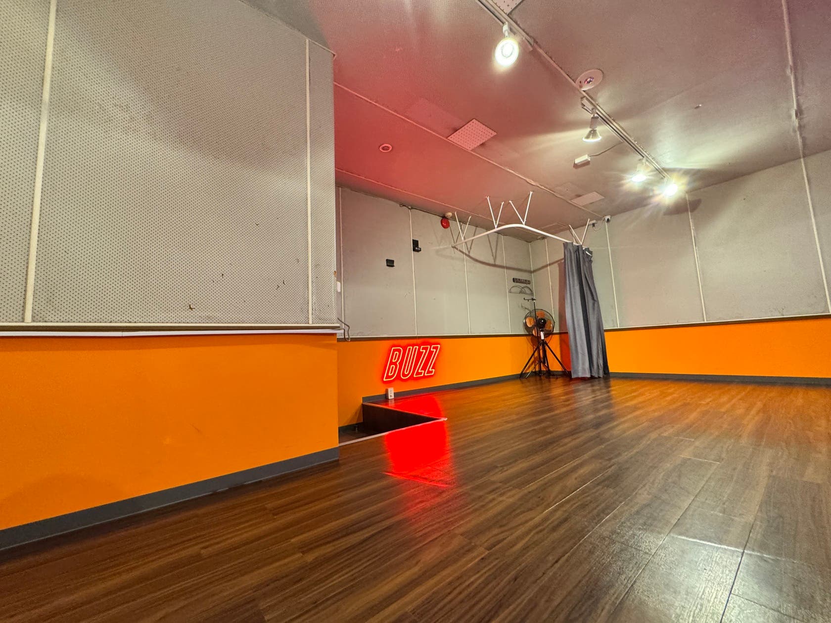 【BUZZ福岡博多】Bスタジオの写真5