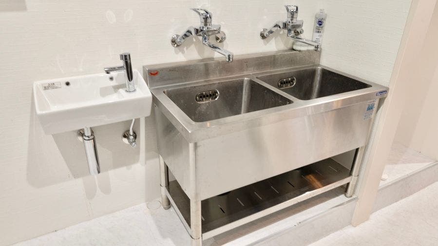 【大阪駅/東梅田すぐ】最大30名🎉バーの雰囲気🦋ワンフロアの貸切空間✨120㌅巨大スクリーン🎥飲食持込🆗／Table8の写真28