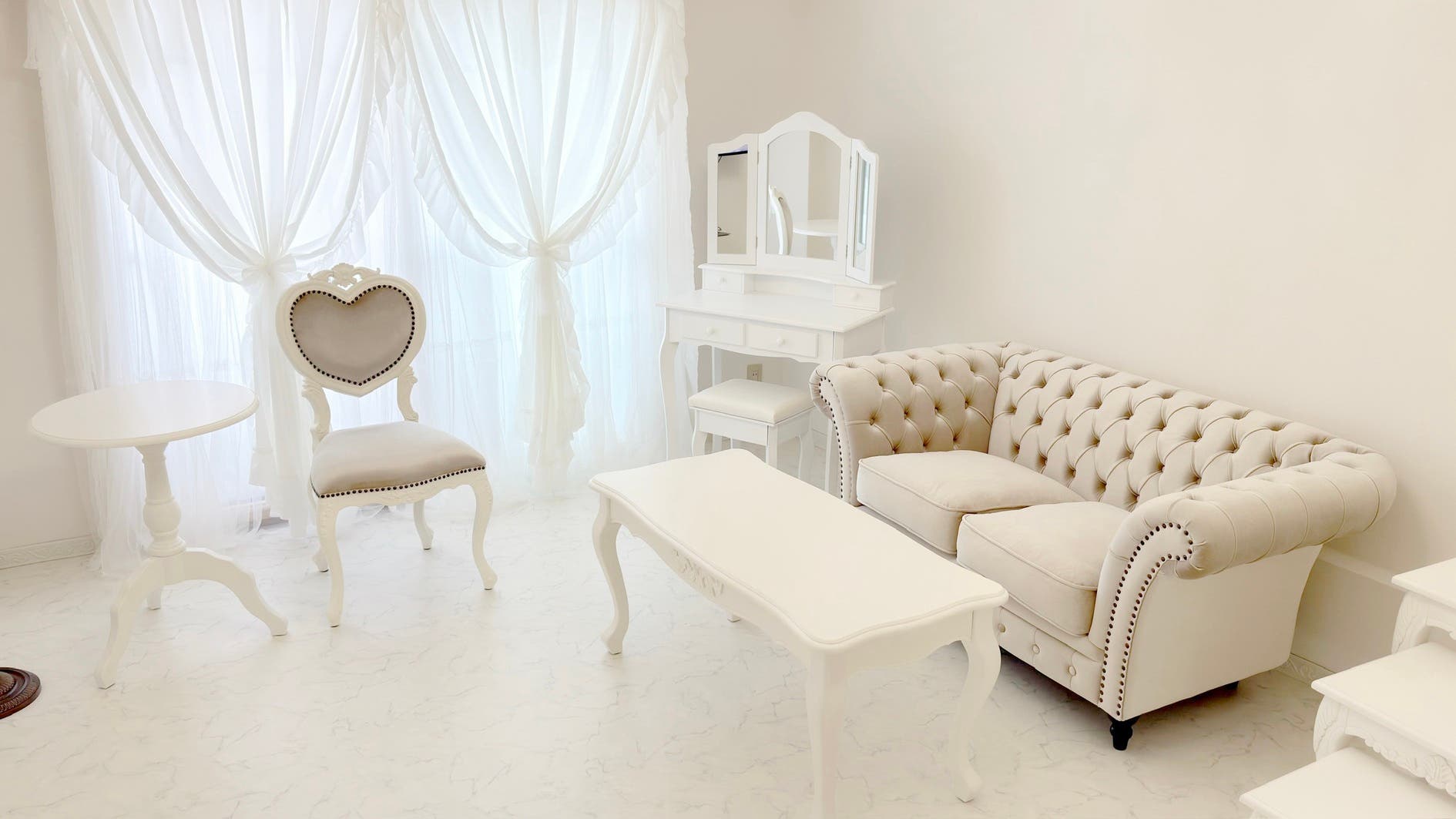     🎀町田駅2分｜推し活・生誕祭にぴったりな白いお部屋の写真1