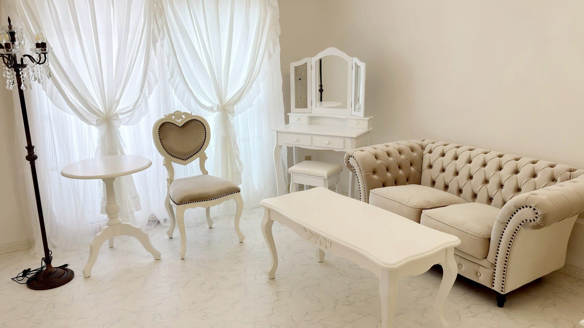     🎀町田駅2分｜推し活・生誕祭にぴったりな白いお部屋の写真4