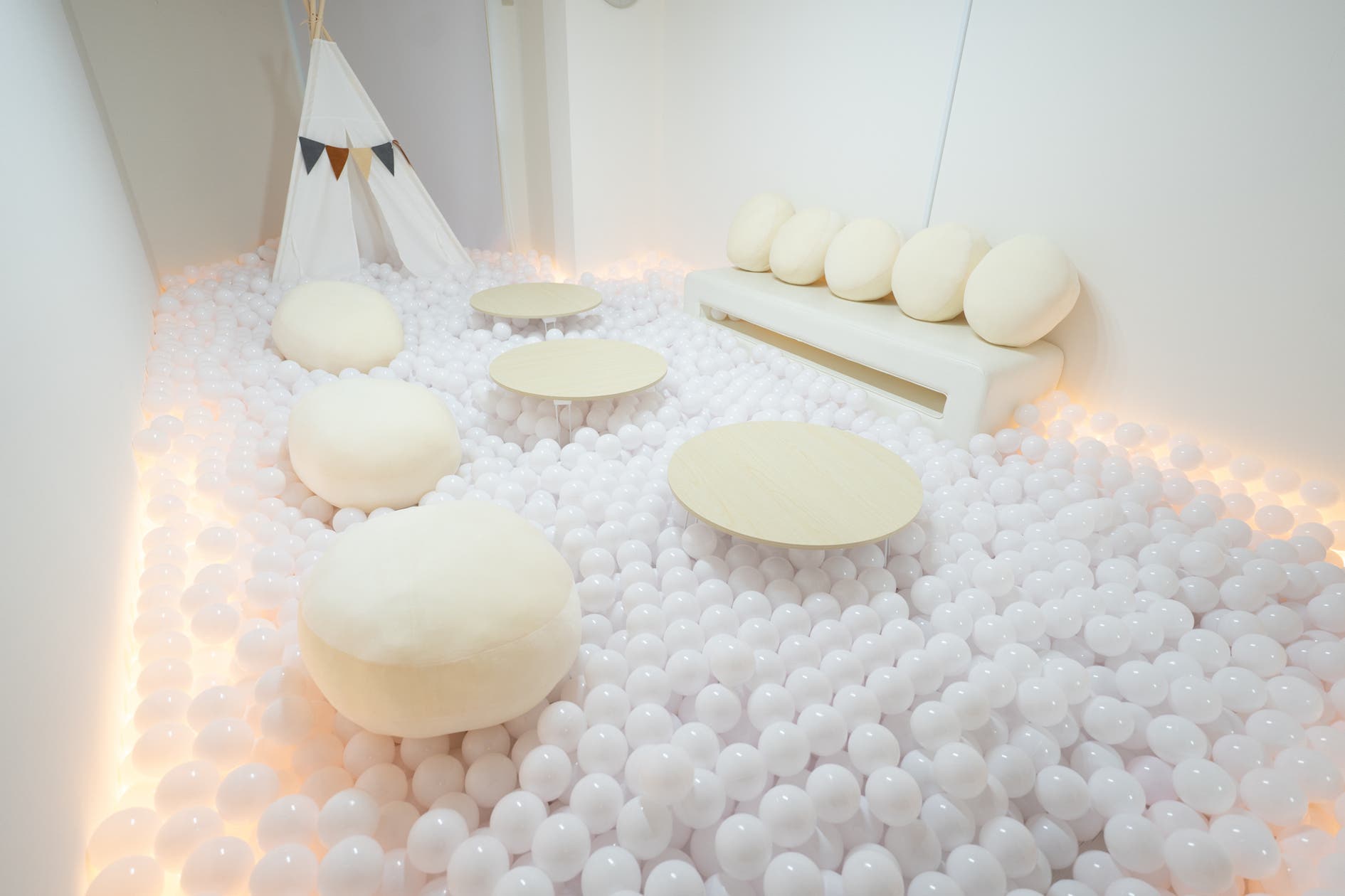 🫧１面ボールプール🫧馬喰町から４分！斬新でテンションMAXのパーティルーム✨女子会、撮影、シアター、各種パーティの写真1