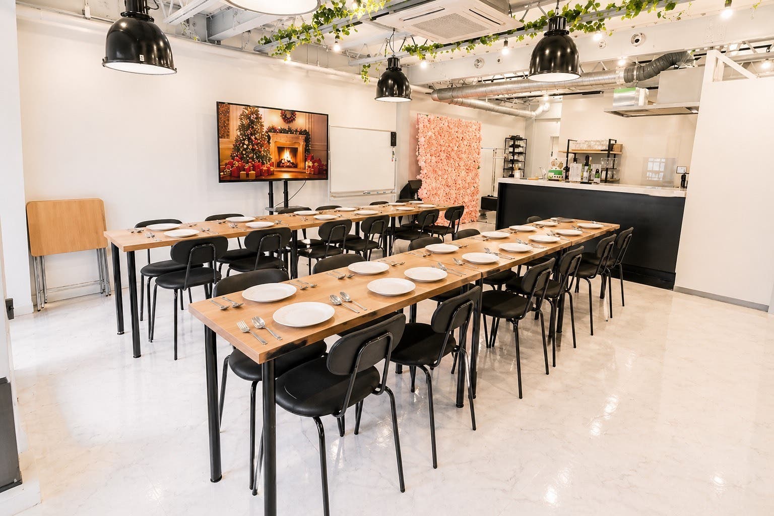 渋谷駅近‼️広々パーティースペースでイベント🍷交流会・歓送迎会🎉シェアキッチンで料理会🍳会議・大型モニター有📺撮影利用◎の写真1