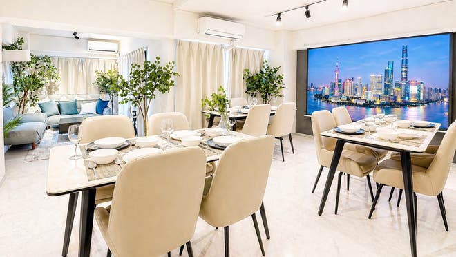 浜松町駅徒歩5分程🚶♂️100㌅大画面スクリーン◎プロジェクター有🎥交流会・懇親会✨女子会・推し活・歓迎会🌟撮影・会議◎の写真1