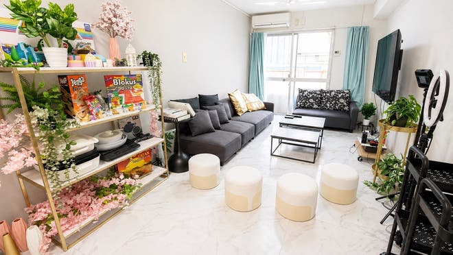 池袋駅徒歩5分🚶♂️大画面TVで推し活・鑑賞会🎬本人不在の誕生日会🎂ボドゲ✨女子会・歓送迎会🌟YouTube撮影📸の写真1