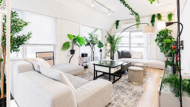 池袋駅徒歩5分🚶♂️最大12名◎交流会・懇親会に最適✨女子会・歓送迎会🍃プロジェクター🎥YouTube・コスプレ撮影📷の写真1