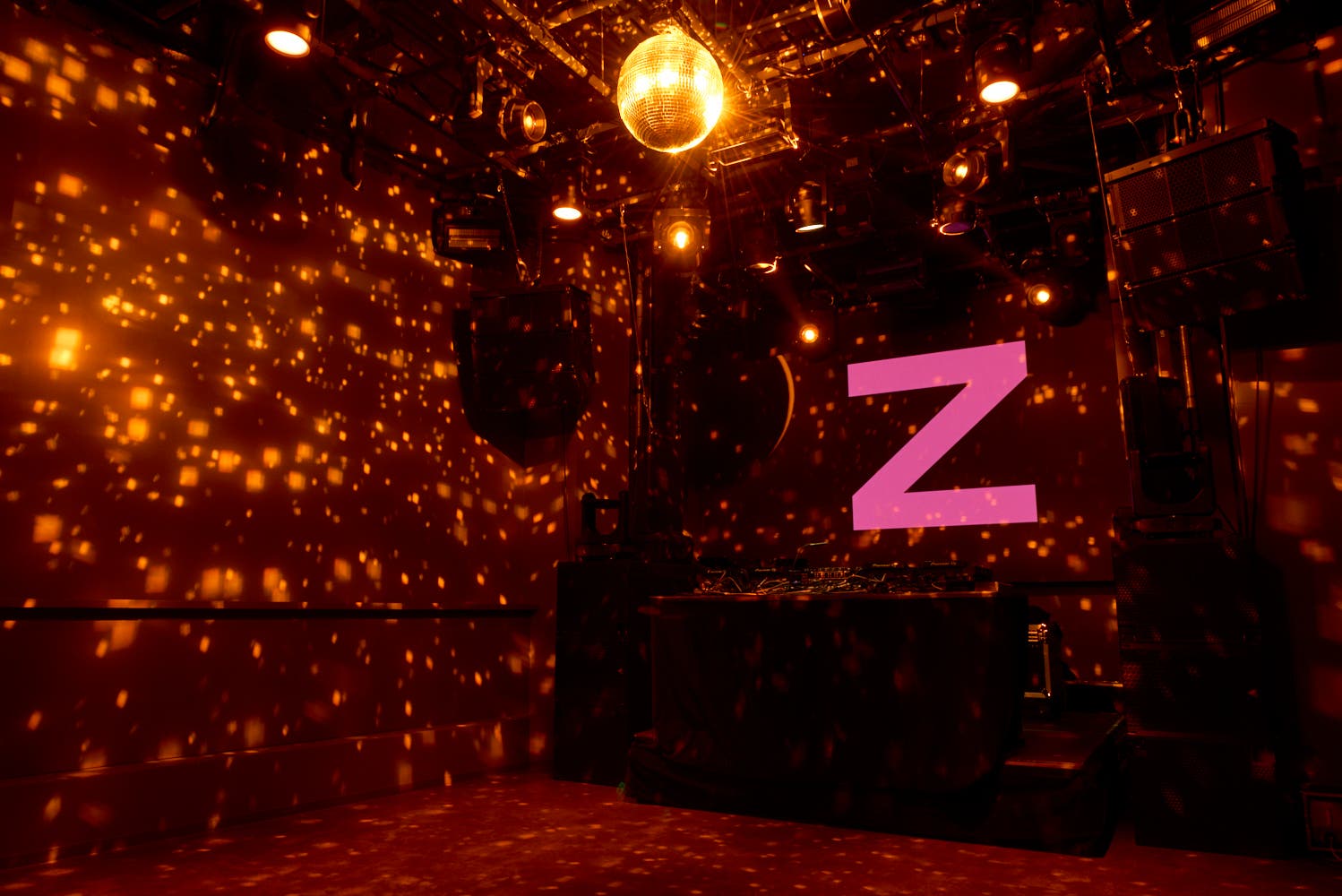 設備充実な路面店の写真4