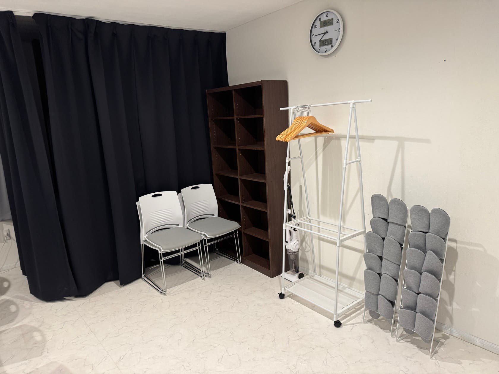 各テーブルにコンセント･USB付！50Vモニター・プロジェクター・ホワイトボード無料の写真5