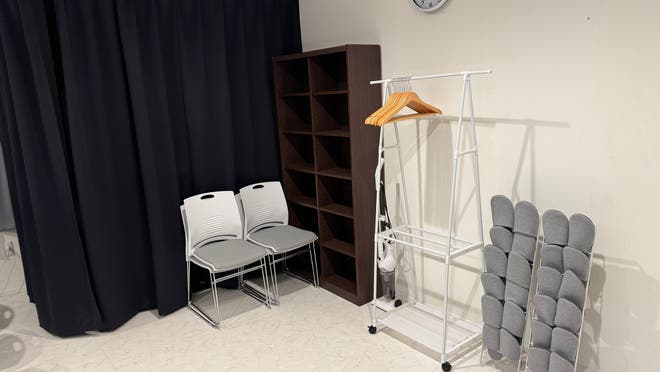 各テーブルにコンセント・USB付!50Vモニター・プロジェクター・ホワイトボード無料の写真5