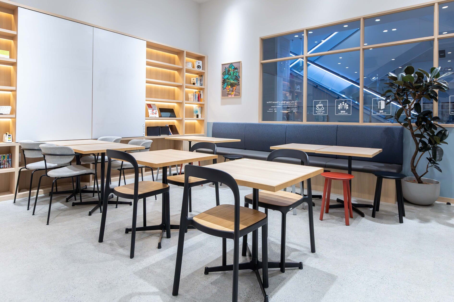 大人気ショッピングモールにあるコワーキングスペースの写真3