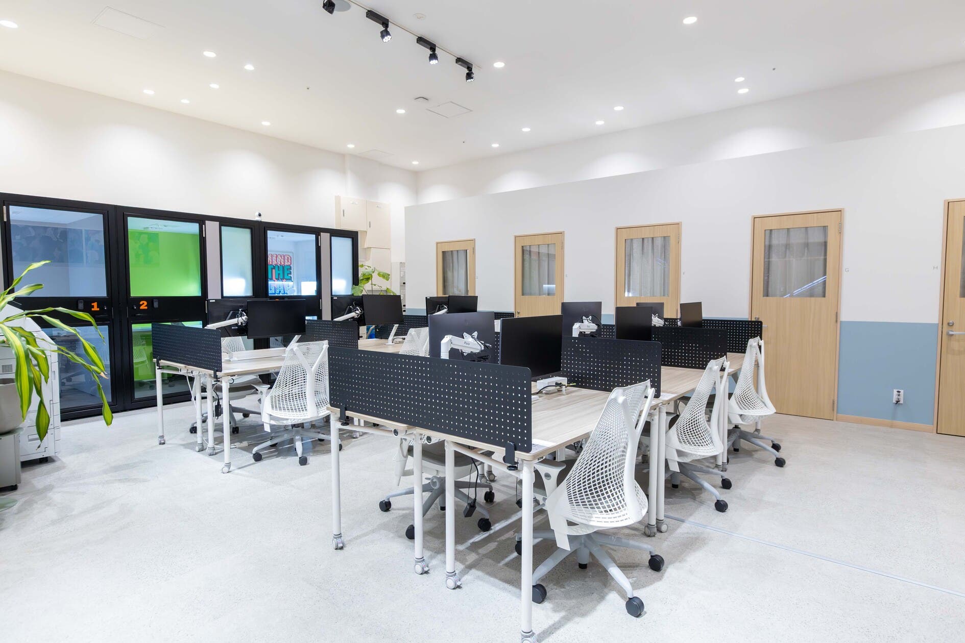 大人気ショッピングモールにあるコワーキングスペースの写真2