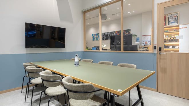 大型モニター付き個室ミーティングルーム!Wi-Fi完備、HDMIも貸出可!会議、大人数での打ち合わせにも最適!の写真1