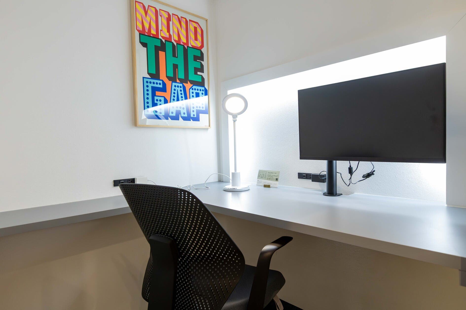 ことなるデザインのフォンブース！あなたのお気に入りが見つかるかも。。の写真1