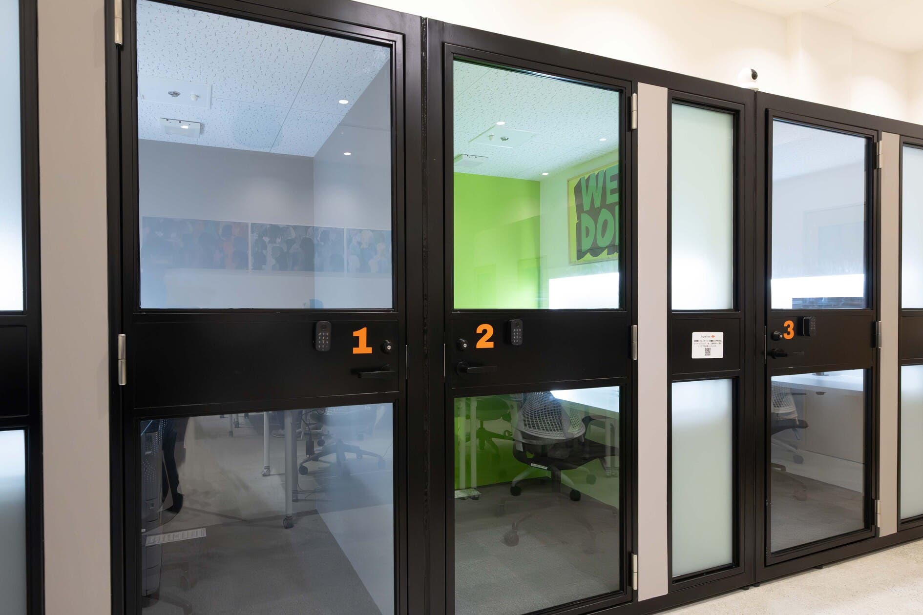 ことなるデザインのフォンブース！あなたのお気に入りが見つかるかも。。の写真2