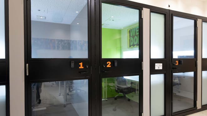 ことなるデザインのフォンブース!あなたのお気に入りが見つかるかも。。の写真2