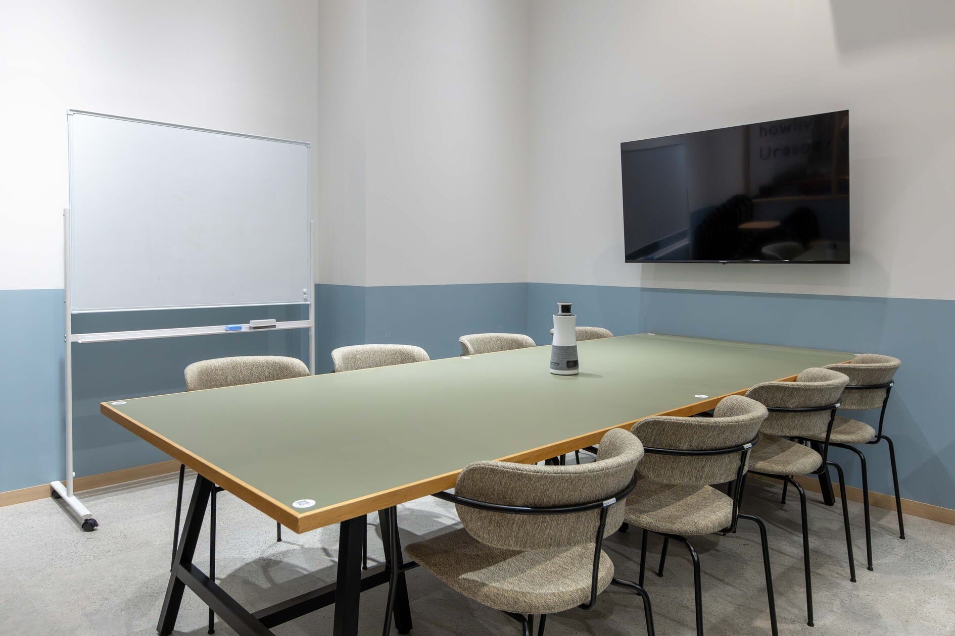大型モニター付き個室ミーティングルーム！Wi-Fi完備、HDMIも貸出可！会議、大人数での打ち合わせにも最適！の写真2