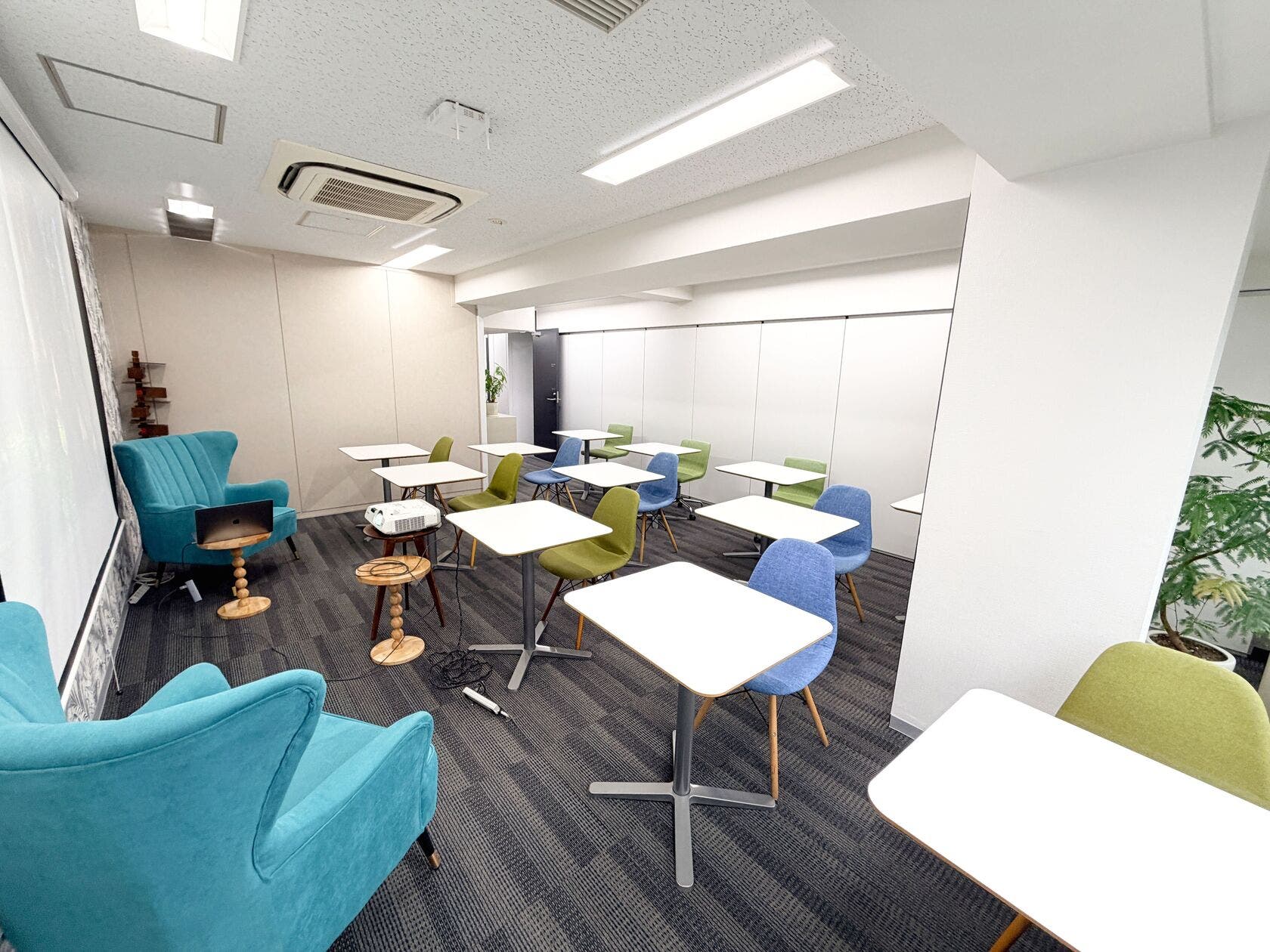 銀座駅徒歩2分/着席最大15名/撮影・控室・少人数セミナーに/ネスプレッソ(コーヒー)参加者全員一杯サービス/安心のスタッフ有人の写真2