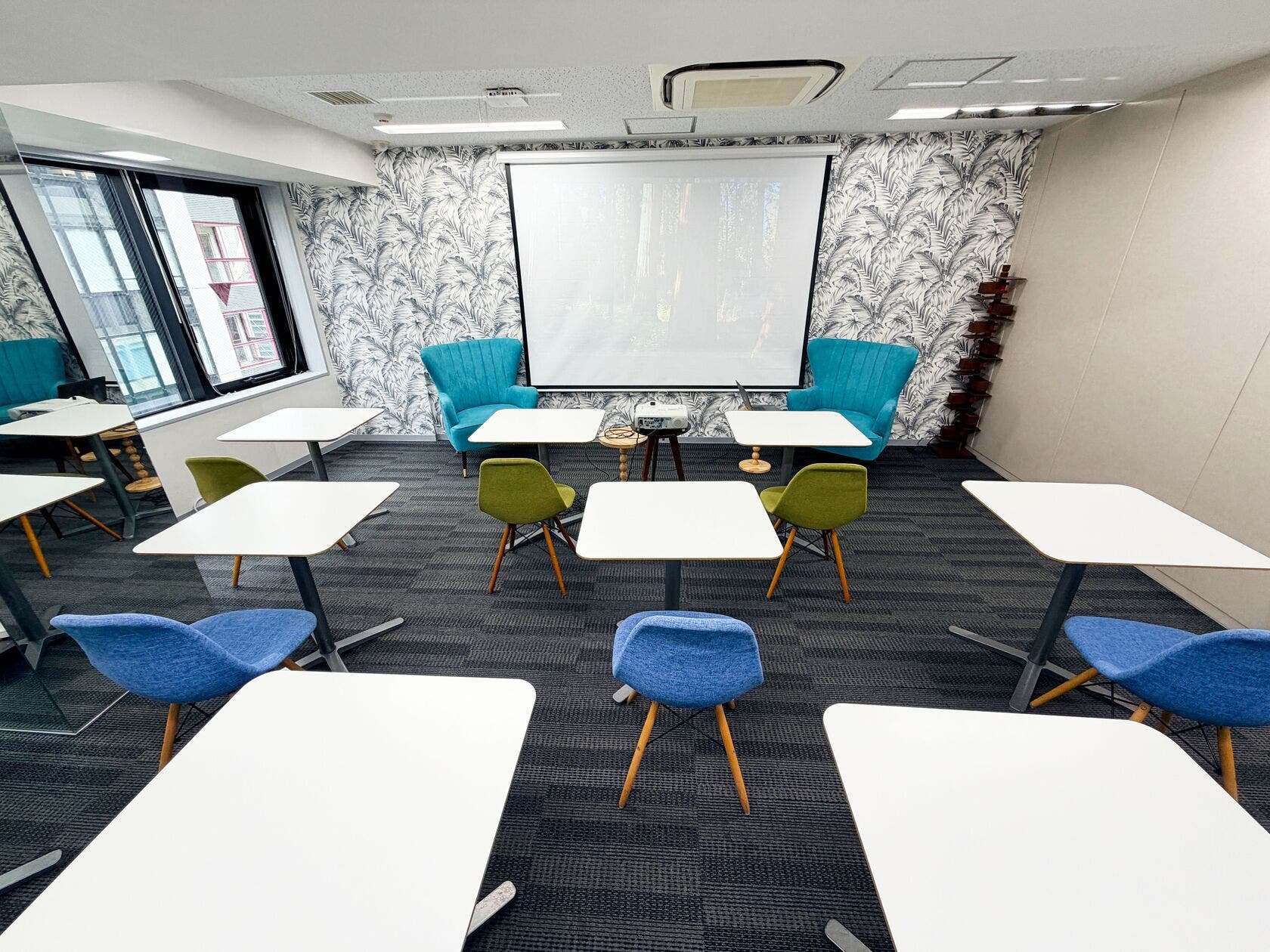 銀座駅徒歩2分/着席最大15名/撮影・控室・少人数セミナーに/ネスプレッソ(コーヒー)参加者全員一杯サービス/安心のスタッフ有人の写真3