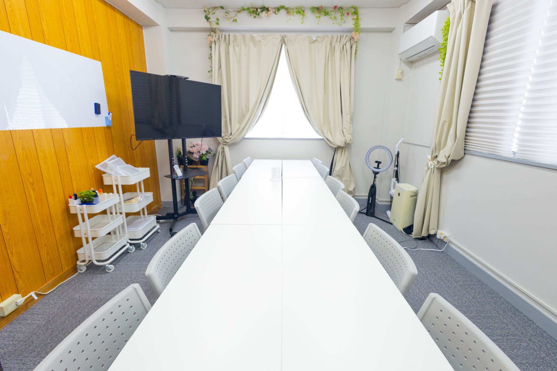 大手町神田301🌸駅🚶‍♀️3分🍀12名＋４名🍀 会議/施術ベッド/勉強会/ボードゲーム/研修/24時間✨1日プラン有✨の写真2